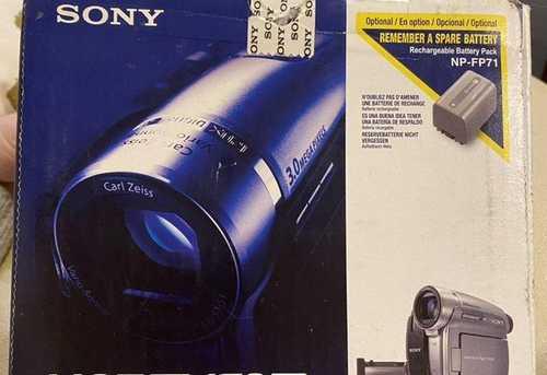 Sony Handycam DCR-HC94E - цифровая видеокамера
