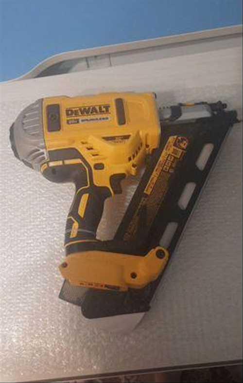 Каркасный нейлер DeWalt DCN692