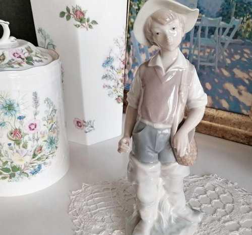 Lladro Fisher Boy фарфор Испания Недочет