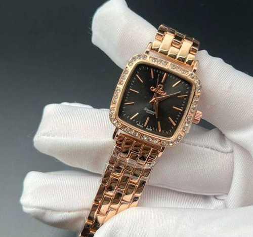 Женские наручные часы Omega золотые