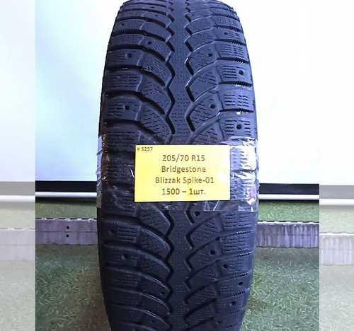 Bridgestone Blizzak Spike-01 205/70 R15