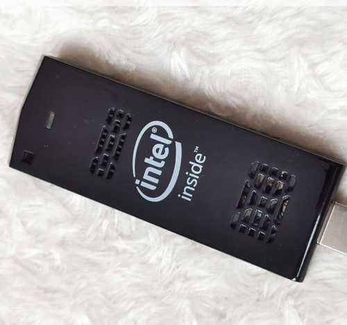 Микрокомпьютер Intel Compute Stick