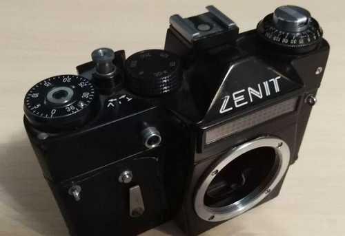 Плёночный фотоаппарат Зенит 11