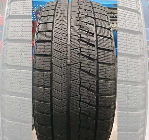 Bridgestone Blizzak VRX 215/50 R17 91S