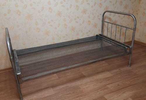 Кровать железная времён СССР