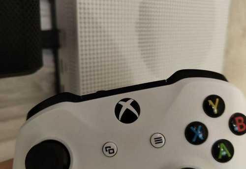 Xbox One S digital в идеале с 2 геймпадами