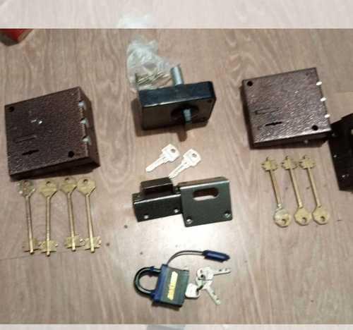 Замки накладные 3 шт и навесной
