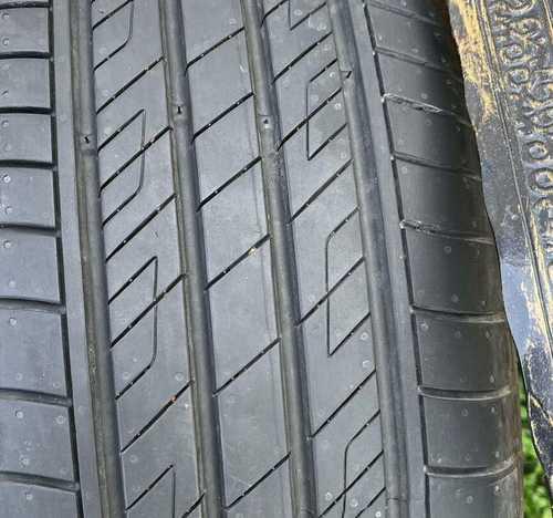 Kumho Solus HS63 215/60 R17
