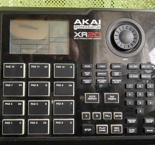 Драм-машина/грув бокс akai XR20