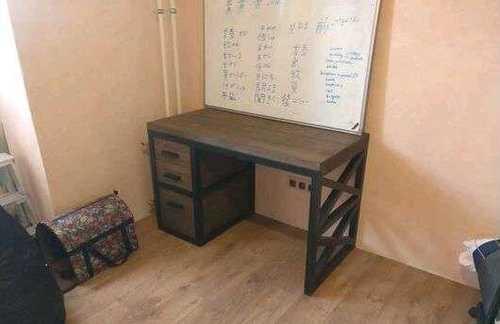 Стол письменный в стиле лофт