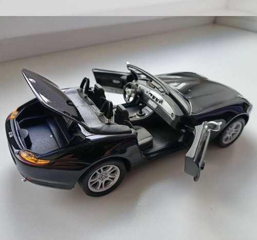 Модель автомобиля BMW Z8 (1:24)