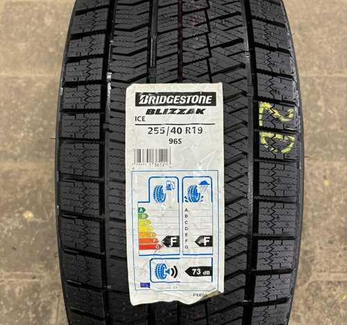 Bridgestone Blizzak Ice 255/40 R19 96S