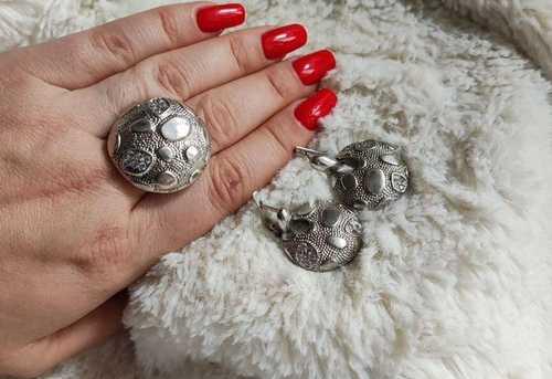 Серебряные серьги и кольцо 18 размер