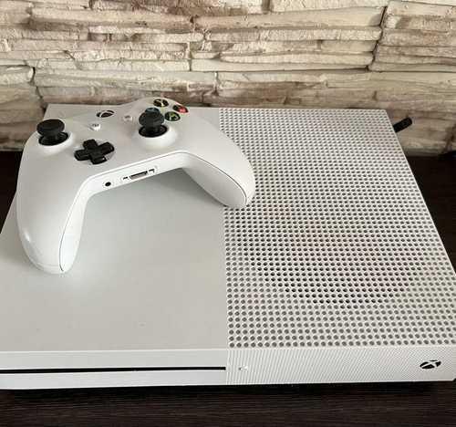 Xbox One S 1 Tb с играми