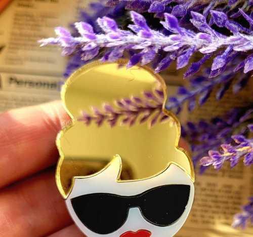 Брошь Красотка ручной работы