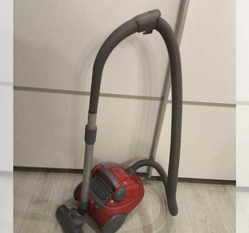 Пылесос Electrolux ErgoSpace ZE2234
