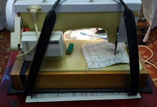 Электрическая швейная машина Чайка-132 М