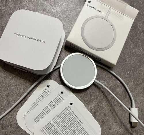 Беспроводное зарядное Apple MagSafe Charger