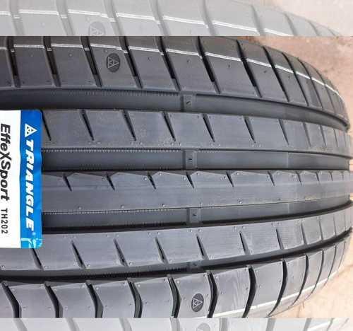 Triangle EffeXSport TH202 255/40 R18