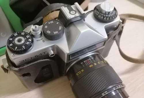 Плёночный фотоаппарат зенит +объектив и вспышка