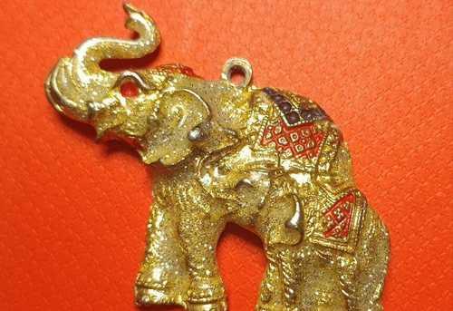 Золотой слон в богатой попоне, брелок для ключей