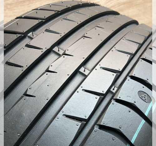 Triangle EffeXSport TH202 225/40 R18 и 245/35 R18 93W