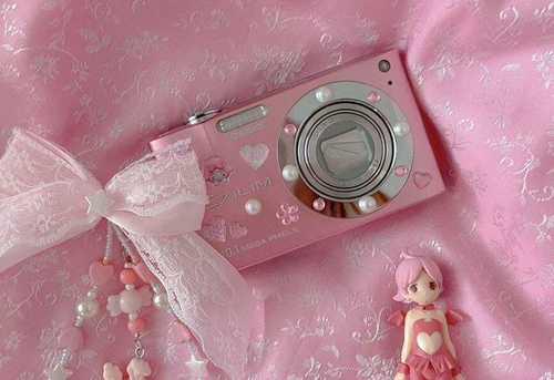 Розовый компактный фотоаппарат Casio Exilim