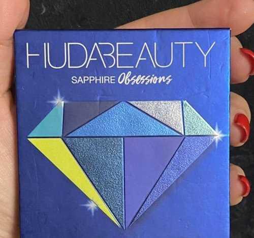 Палетка теней huda beauty