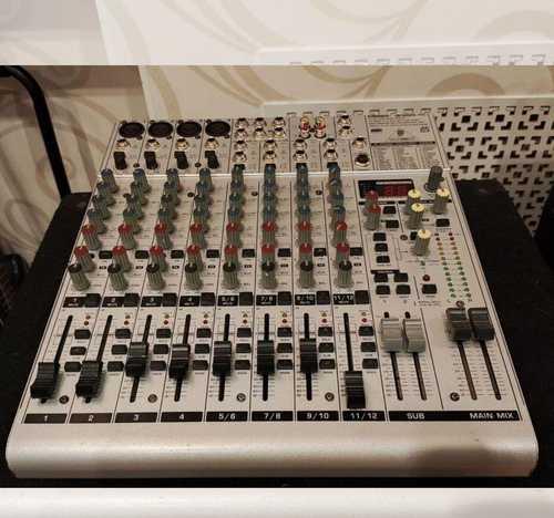 Микшерный пульт Behringer UB1622
