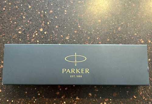 Шариковая ручка Parker в подарочной упаковке