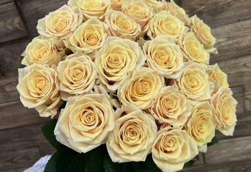 Ароматные кремовые розы с доставкой 31 роза