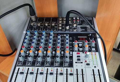 Микшерный пульт Behringer X1204USB