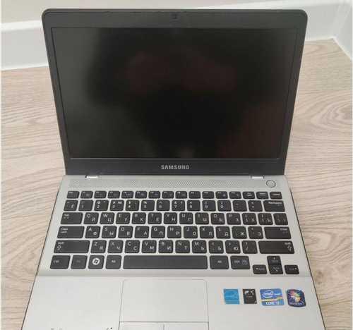 Ноутбук samsung NP300U1A-A06RU