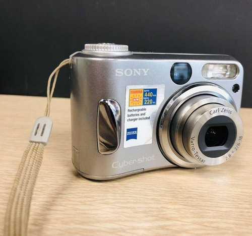 Компактный фотоаппарат sony cyber shot DSC-S80