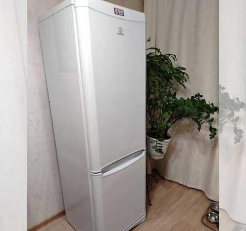 Холодильник Indesit 185 см бу