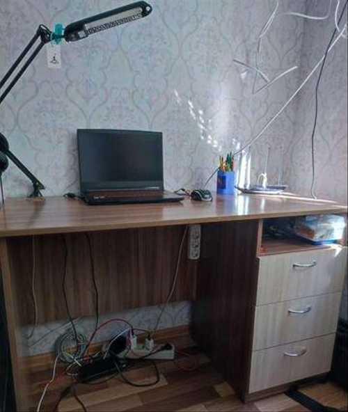Письменный стол и шкаф пенал