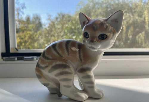 Фарфоровая статуэтка котенок лфз