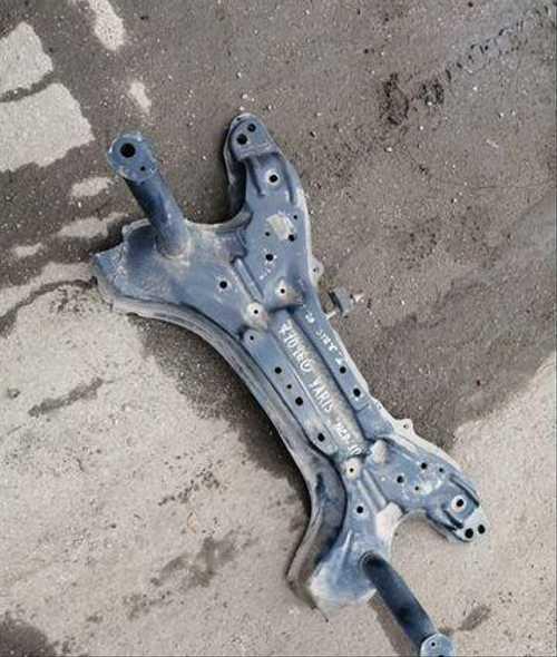 Подрамник передний Toyota Yaris Vitz Platz BB