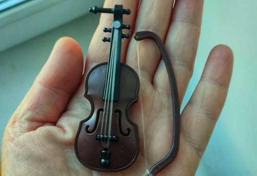 Миниатюрная скрипка со смычком