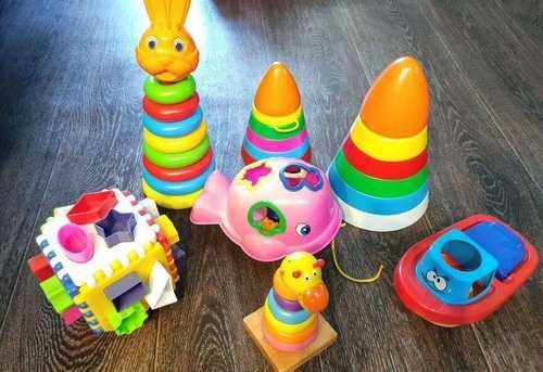 Развивающие игрушки (пирамидки, сортеры) малышам