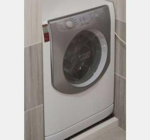 Стиралка Hotpoint Ariston Aqualtis aqsl 109