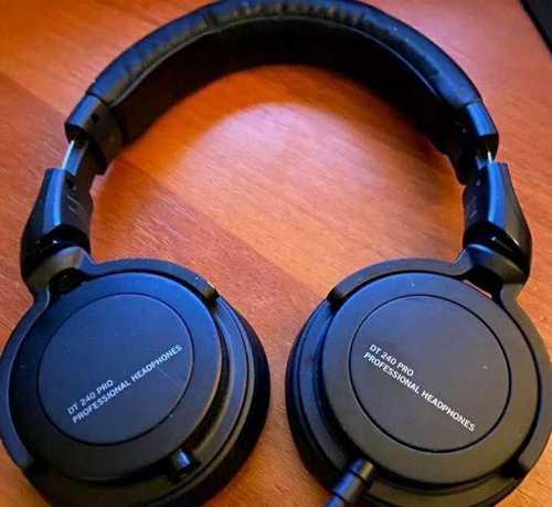 Наушники Beyerdynamic DT 240 Pro