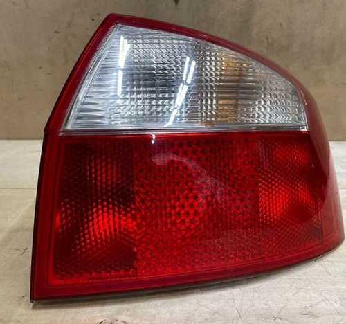 Фонарь задний правый Audi A4 B6 AMB 2004