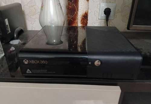 Xbox 360E + геймпады + диски