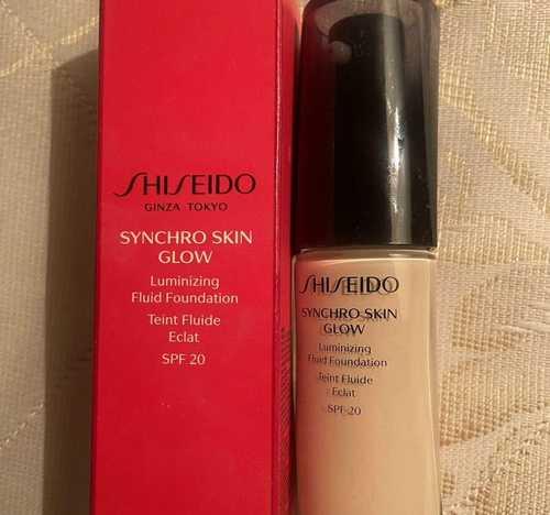 Тональная основа Shiseido Synchro Skin Glow SPF 20