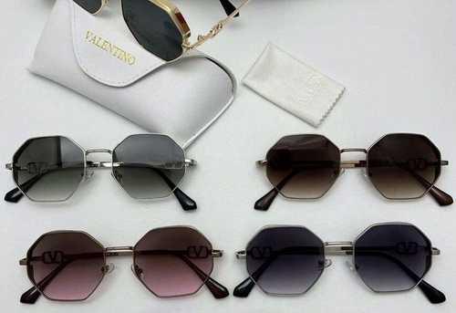 Солнцезащитные очки женские Valentino