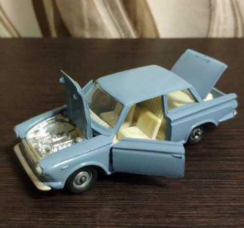 Модель автомобиля ford-consul-cortina 1:43 СССР