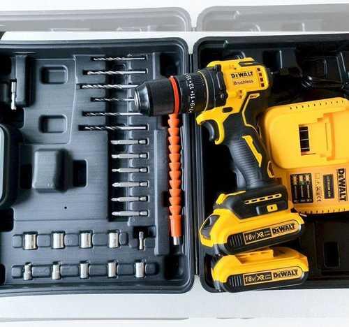 Шуруповерт с набором бесщёточный 18V Dewalt