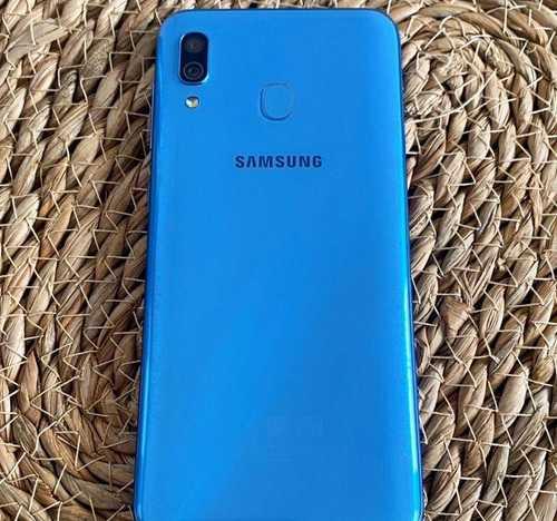 Samsung Galaxy A30, 3/32 ГБ