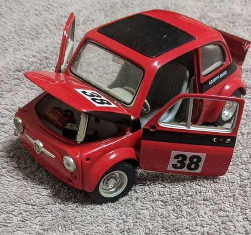 Модель автомобиля Abarth 695 ss 1:18